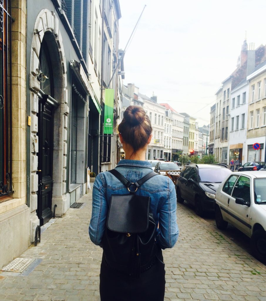 6 Proven Easy Packing Tricks to Travel Light